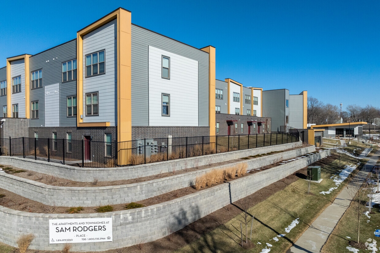 Apartments and Townhomes at Sam Rodgers Place - 2100 E 9Th St Kansas ...