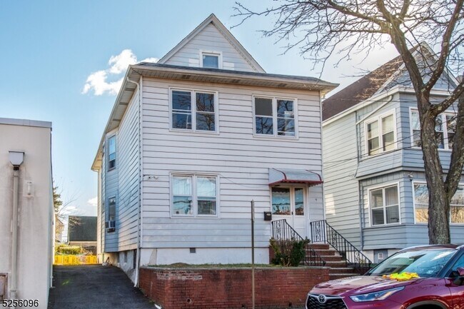 9 E Madison Ave, Clifton, NJ 07011 - Room for Rent in Clifton, NJ ...