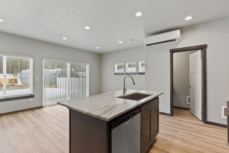 6 7th St, Pinehurst, ID 83850 - Condo for Rent in Pinehurst, ID ...