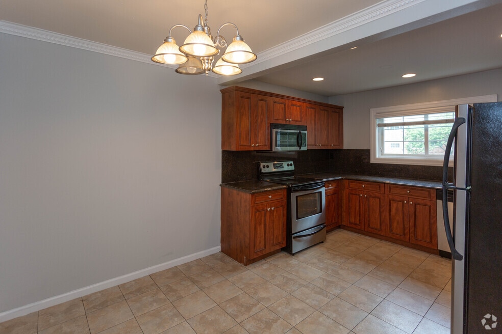 Apartments for Rent with a Balcony in Babylon NY | Apartments.com