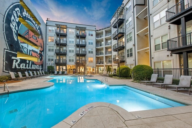 New West Midtown Atlanta Apartments for Rent with Hardwood Floors ...