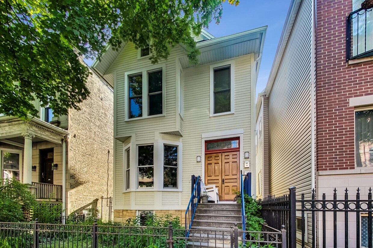 3536 N Wilton Ave Unit 2, Chicago, IL 60657 - Room for Rent in Chicago ...