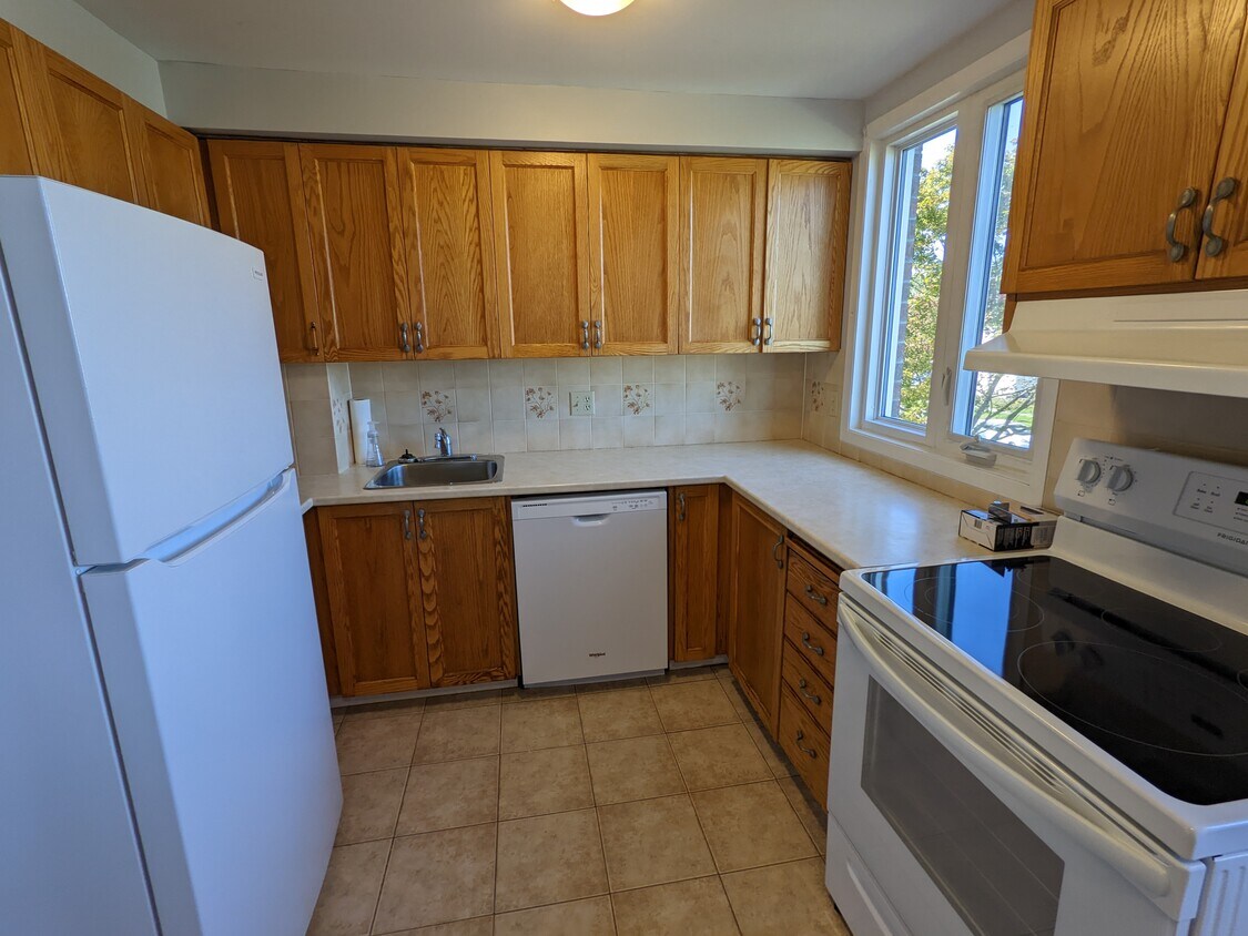 6824 Jeanne D'arc Blvd N Unité B, Ottawa, ON K1C 6G1 - Appartement à ...