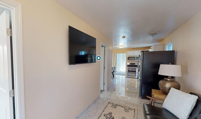 The Bay View Homestead Apartments for Rent with a Dog Park - Oakland ...