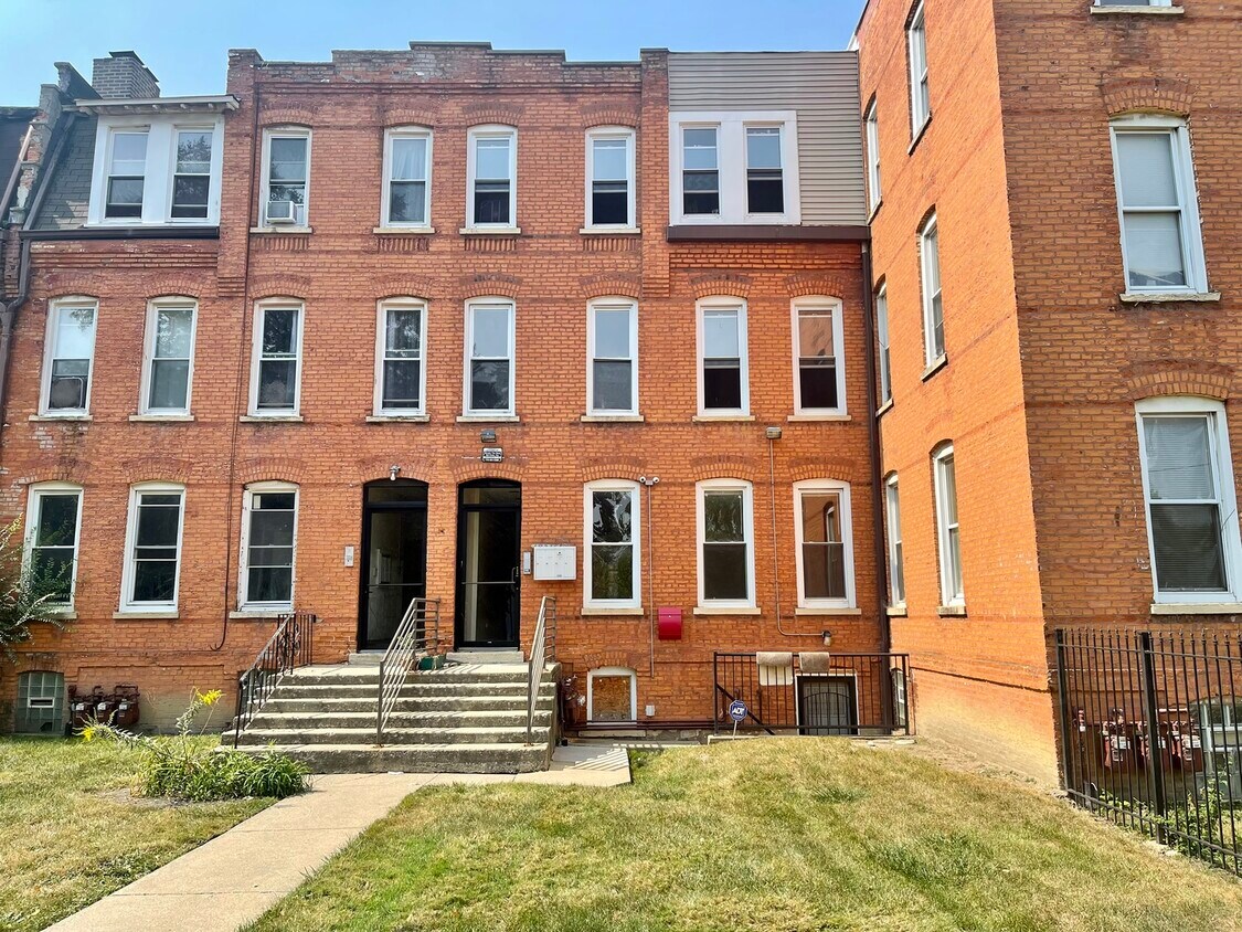 10532 S Maryland Ave, Chicago, IL 60628 - House Rental in Chicago, IL ...