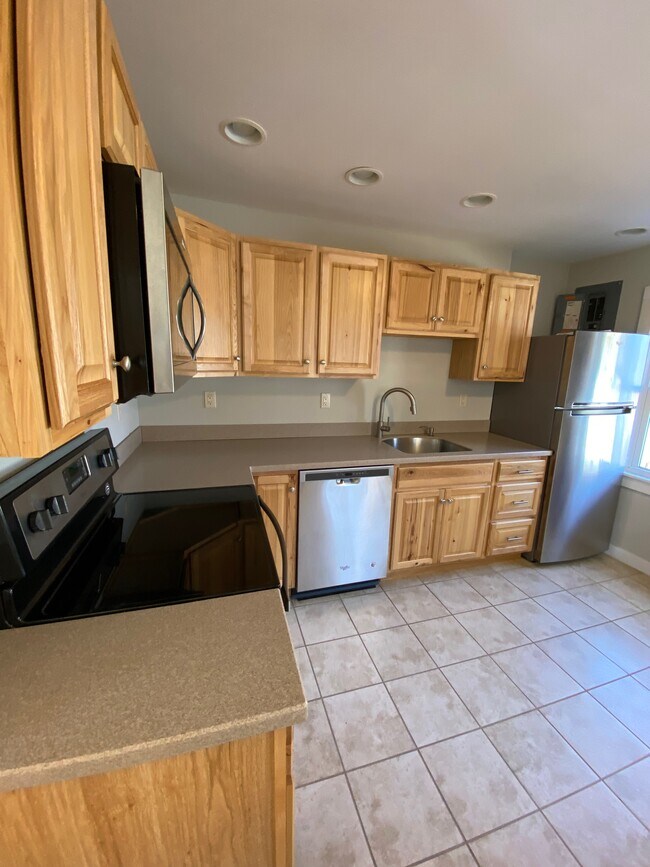 6 Boush St Unit 6 Boush Street, Kittery, ME 03904 - Apartments in ...