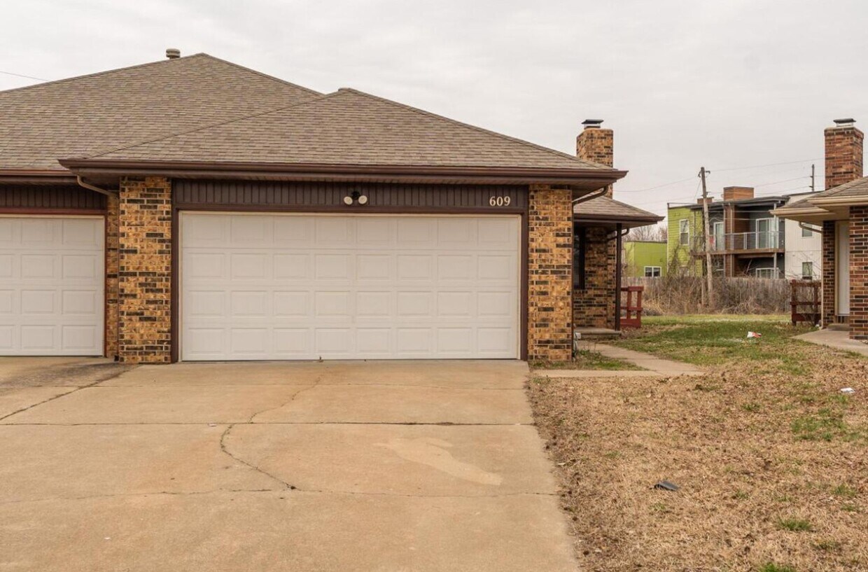 607-609 E Redwood St Unit 609 E Redwood St, Springfield, MO 65807 ...