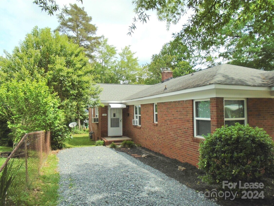 1241 Reece Rd, Charlotte, NC 28209 - Room for Rent in Charlotte, NC ...