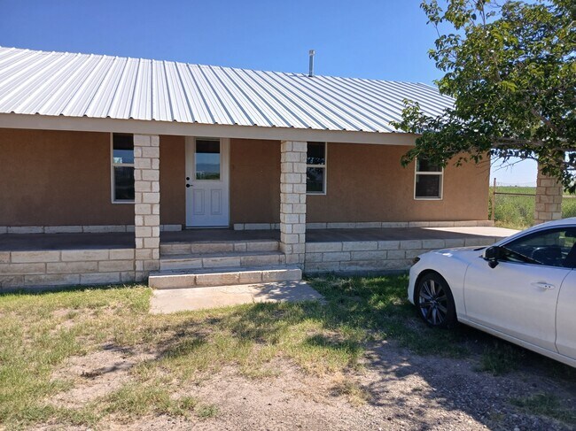 Apartments for Rent with Parking in Saragosa TX