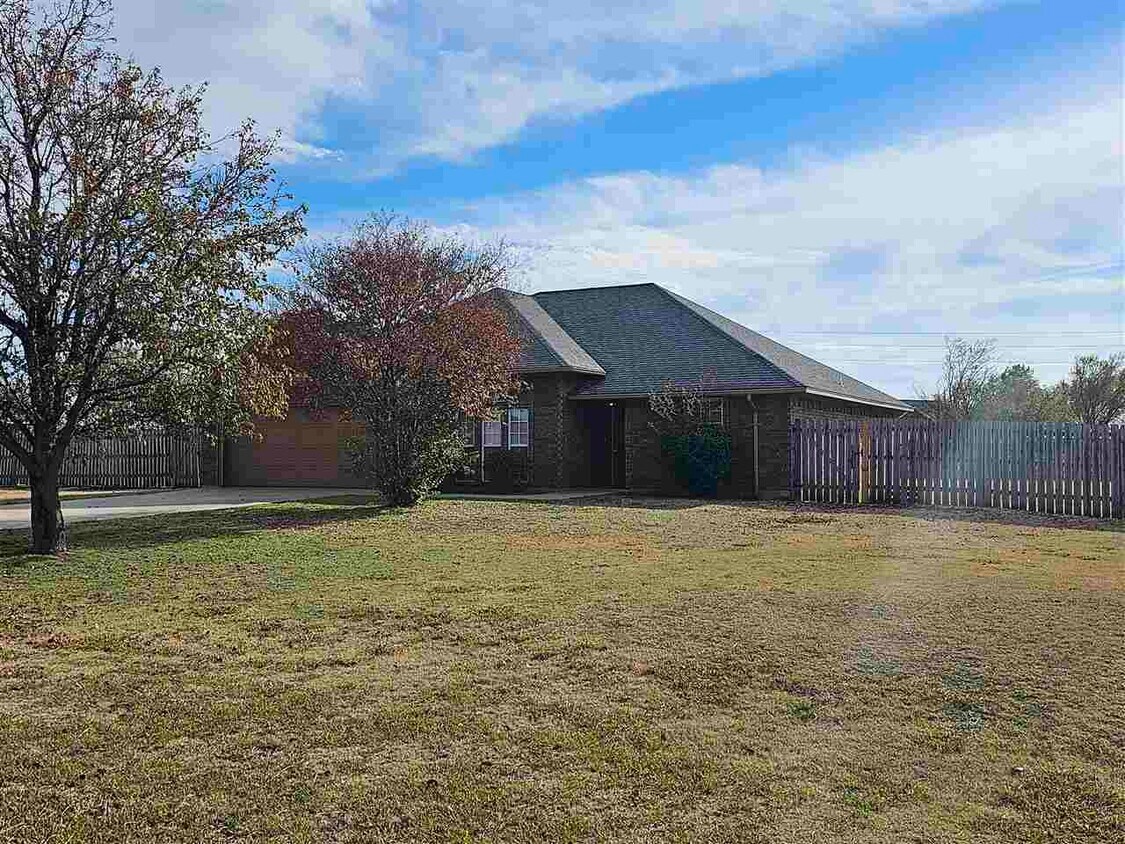 16 Valleybrook Dr, Lawton, OK 73505 - House Rental in Lawton, OK ...