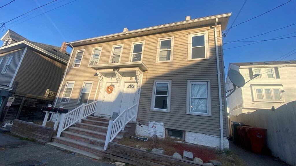 8 Smith St Unit 2, Lowell, MA 01851 - Room for Rent in Lowell, MA ...