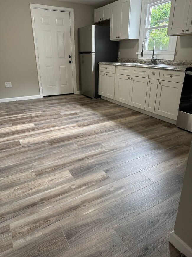 8 Lock St Unit 8 Lock St, Phoenix, NY 13135 - Room for Rent in Phoenix ...