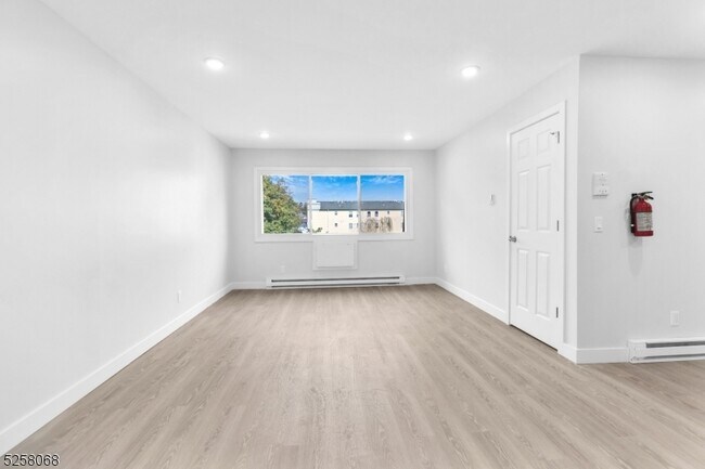 557 S Broad St Unit C4, Elizabeth, NJ 07202 - Room for Rent in ...