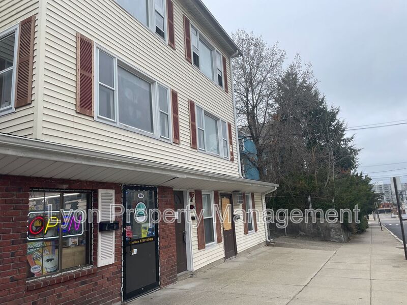 157 Rathbun St Unit 2R, Woonsocket, RI 02895 - Condo for Rent in ...