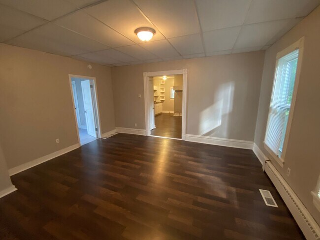 241 Carrier St NE Unit 245 Carrier NE, Grand Rapids, MI 49505 - Room ...