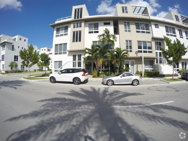 The Mansions at Doral Apartments for Rent with a Gate - Doral, FL ...