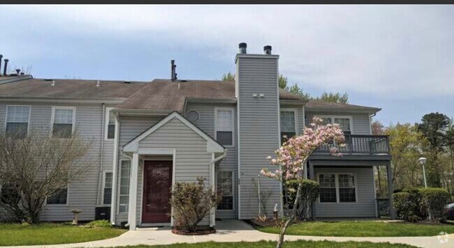 The Plaza Grande at Old Bridge Apartments for Rent with a Walk-In ...
