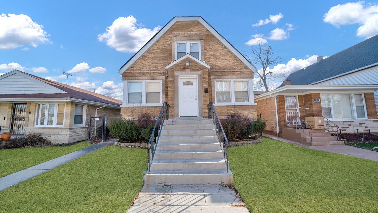 2321 E 92nd St, Chicago, IL 60617 - House Rental in Chicago, IL ...