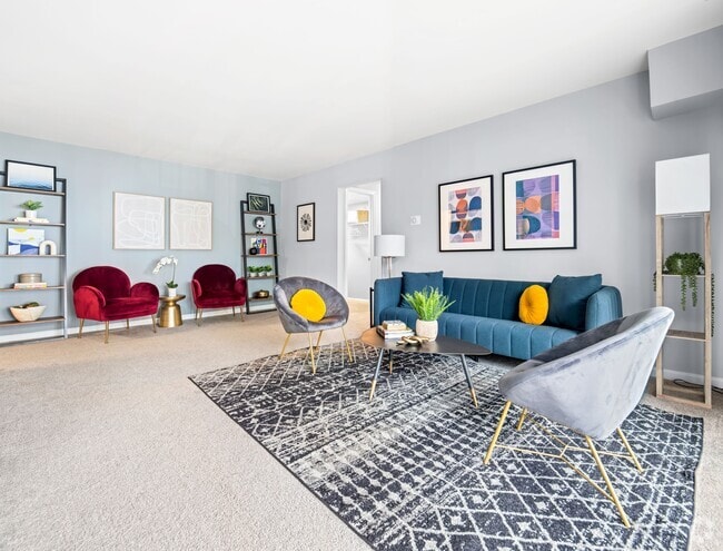 Pine Spring Apartments for Rent with a Walk-In Closet - Falls Church ...