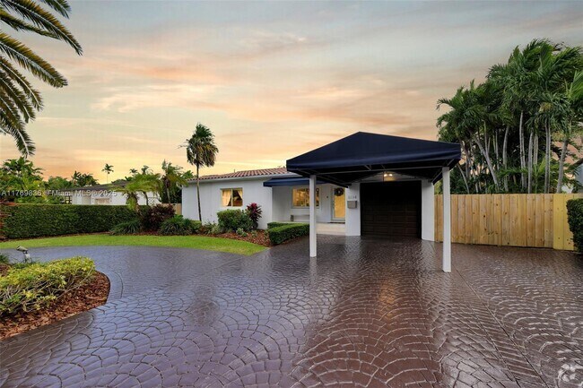 Schenley Park Houses for Rent with a Swimming Pool - Miami, FL