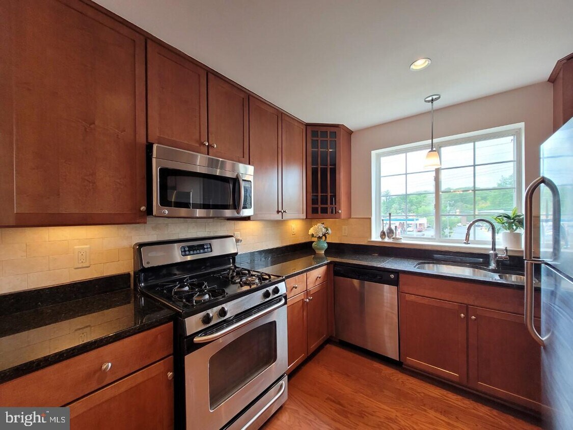 4167 S Four Mile Run Dr Unit 203, Arlington, VA 22204 - Room for Rent ...