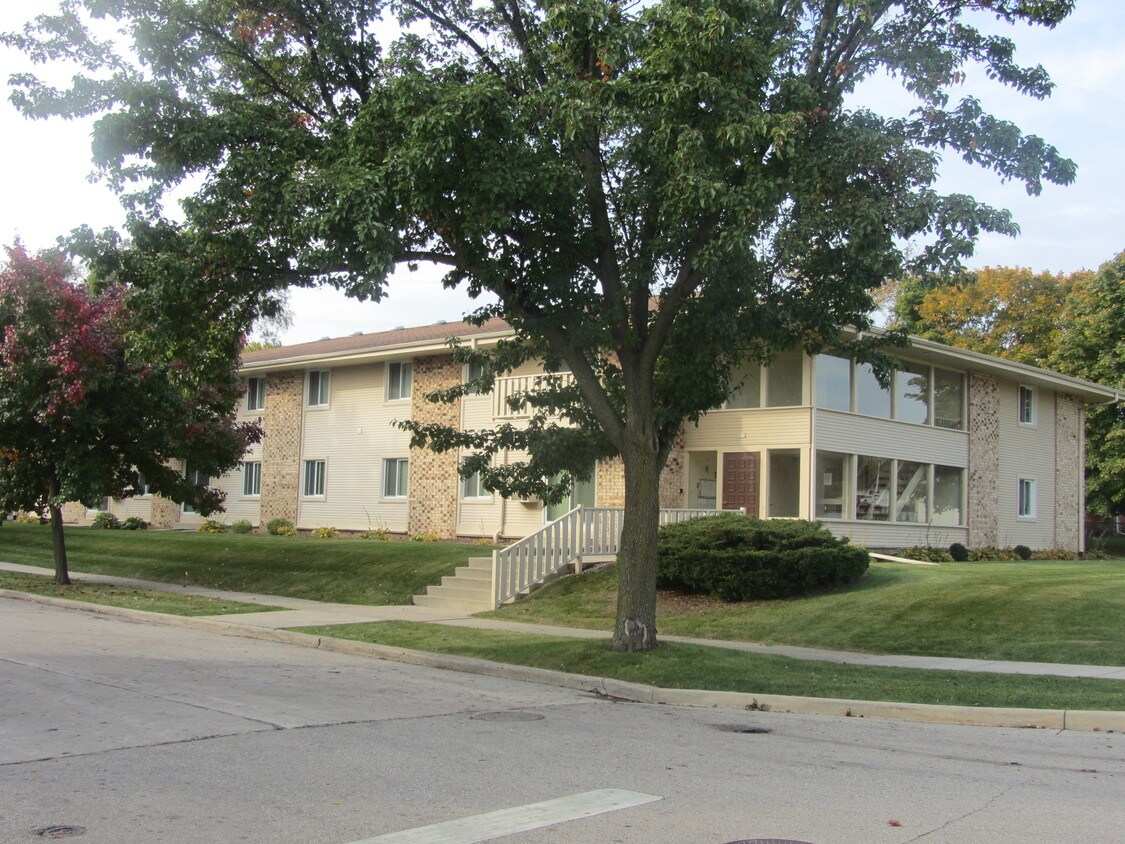 6373 N 104th St Unit 104, Milwaukee, WI 53225 - Room for Rent in Milwaukee, WI | Apartments.com
