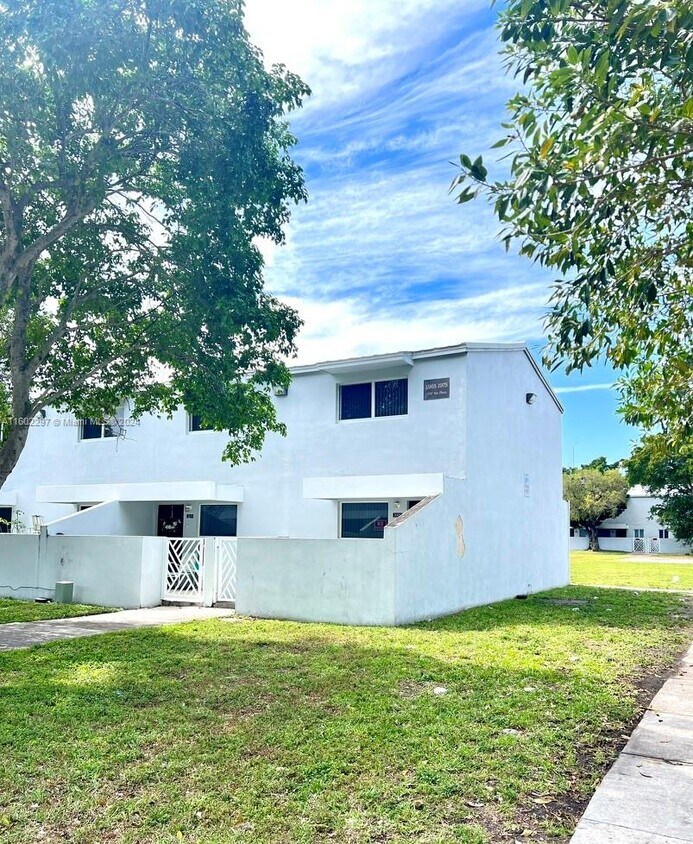1975 NW 5th Pl, Miami, FL 33136 - Townhome Rentals in Miami FL ...