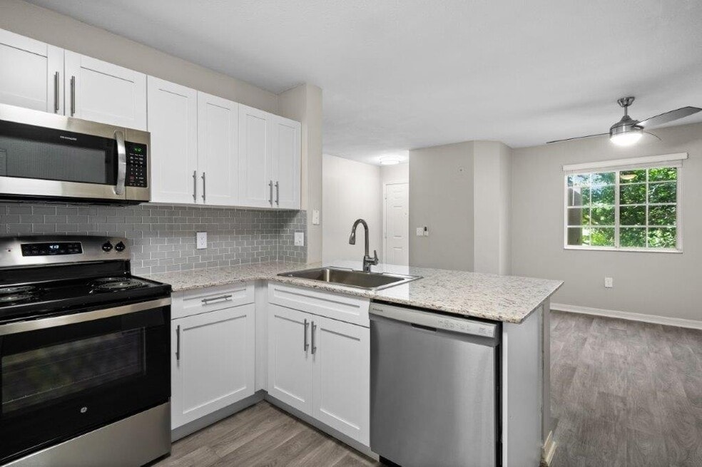 Club Lake Pointe Apartments - 555 Lakeview Dr Coral Springs, FL 33071 ...
