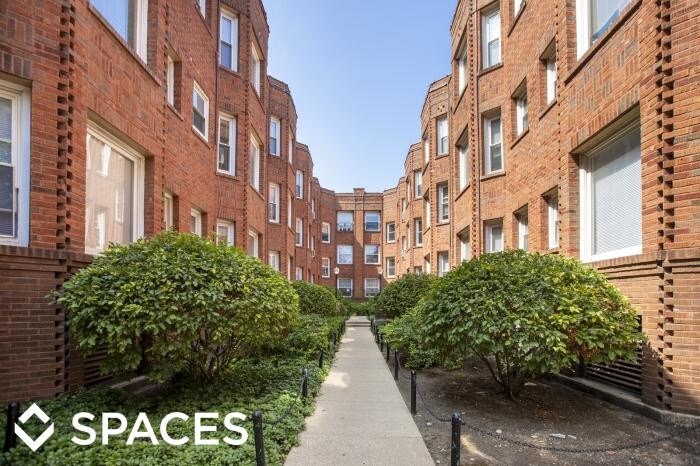 1344 1/2 W Argyle St, Chicago, IL 60640 - Room for Rent in Chicago, IL ...