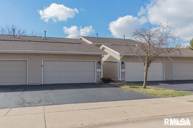 Apartments for Rent under $2,500 in Cedar Tree Village, Bettendorf ...