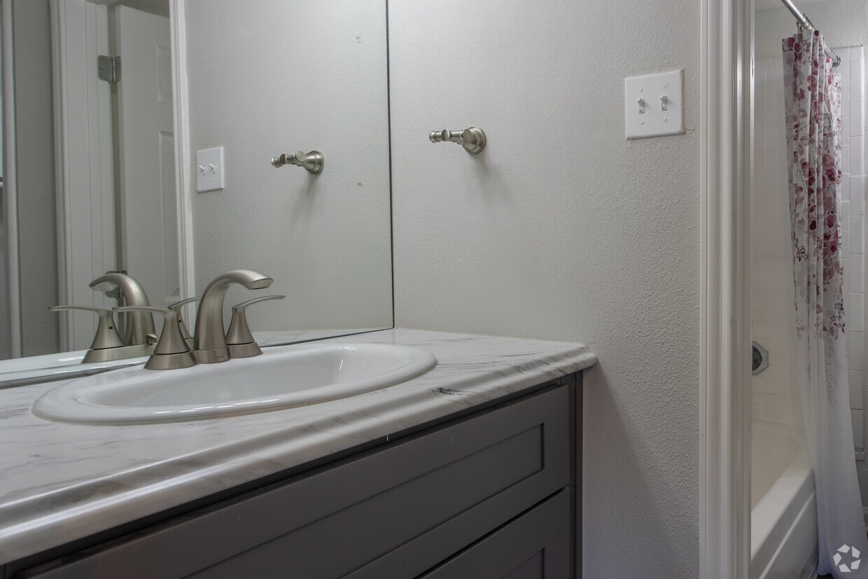 The 910 Apartments - 910 Cypress Station Dr Houston, TX 77090 ...