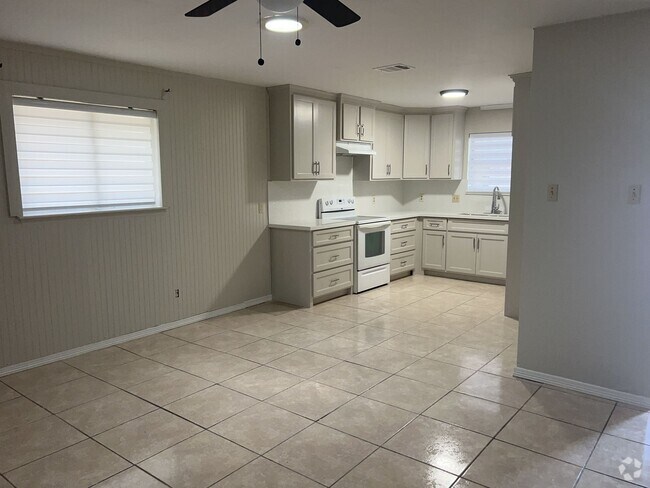 Mission Manor Apartments for Rent with a Walk-In Closet - Mission, TX ...
