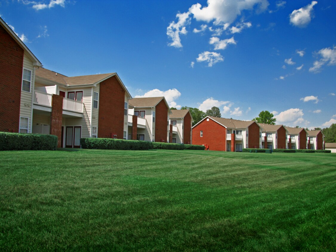 Chester Village Green - Apartments at 3524 Festival Park Plz Chester ...