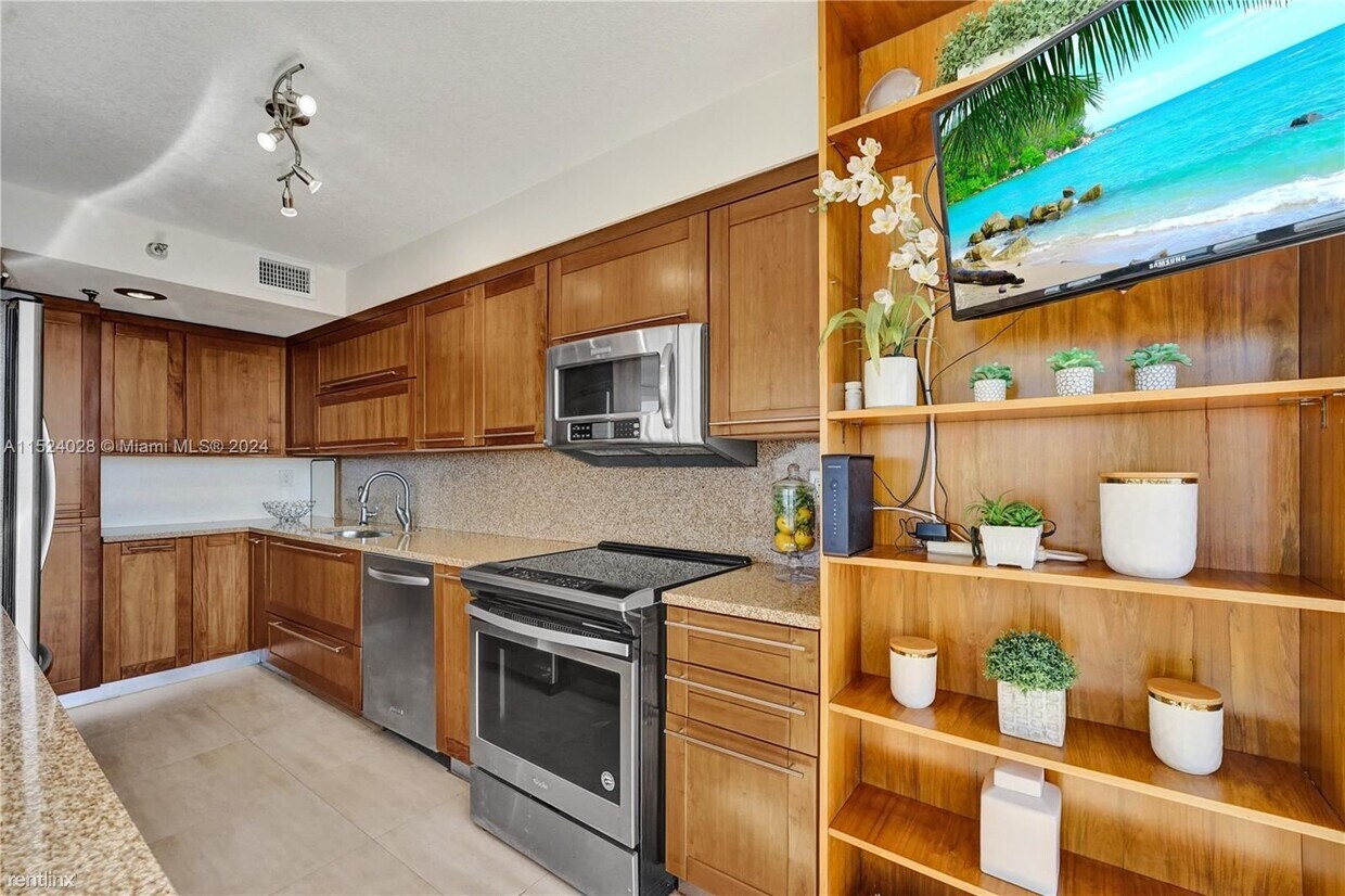 3500 Mystic Pointe Dr, Miami, FL 33180 - House Rental in Miami, FL ...