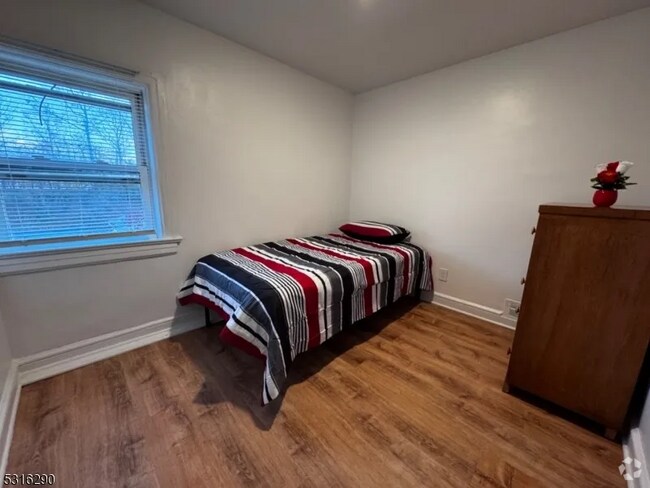 Duplex For Rent in Manville NJ