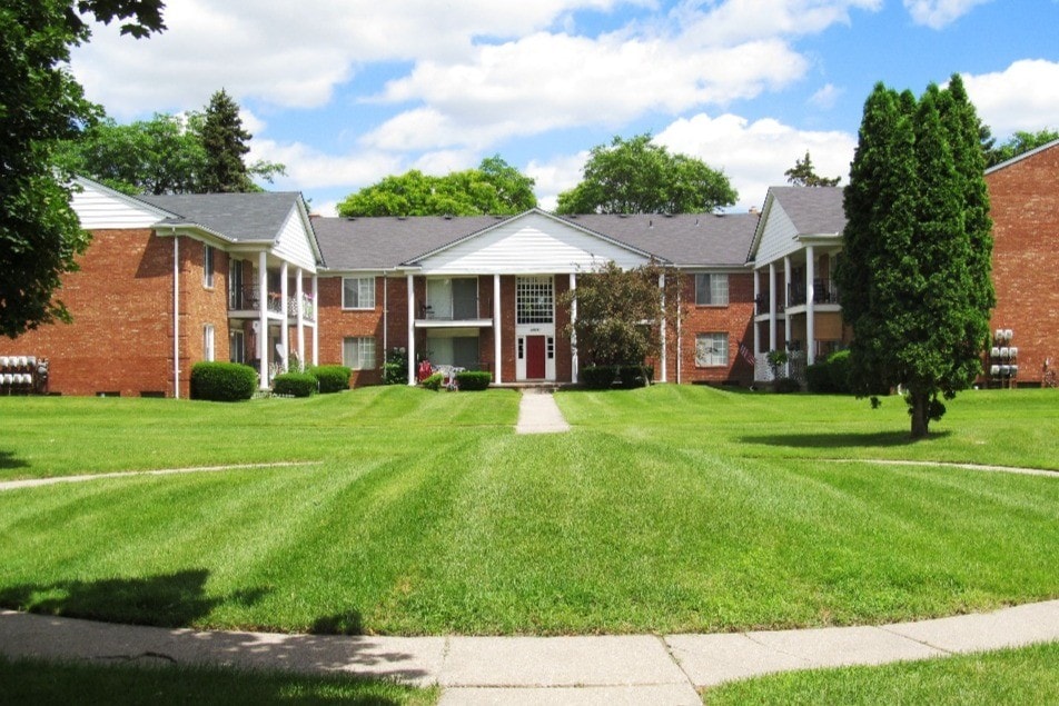 Parkside East Apartments - 42295 Parkside Cir Sterling Heights, MI ...