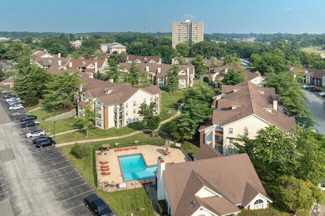 Apartments for Rent with a Living Room Near Country Club Hills ...