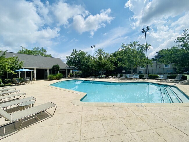 The Columns at Lake Ridge Apartments - 3900 Lake Ridge Ln Dunwoody, GA ...