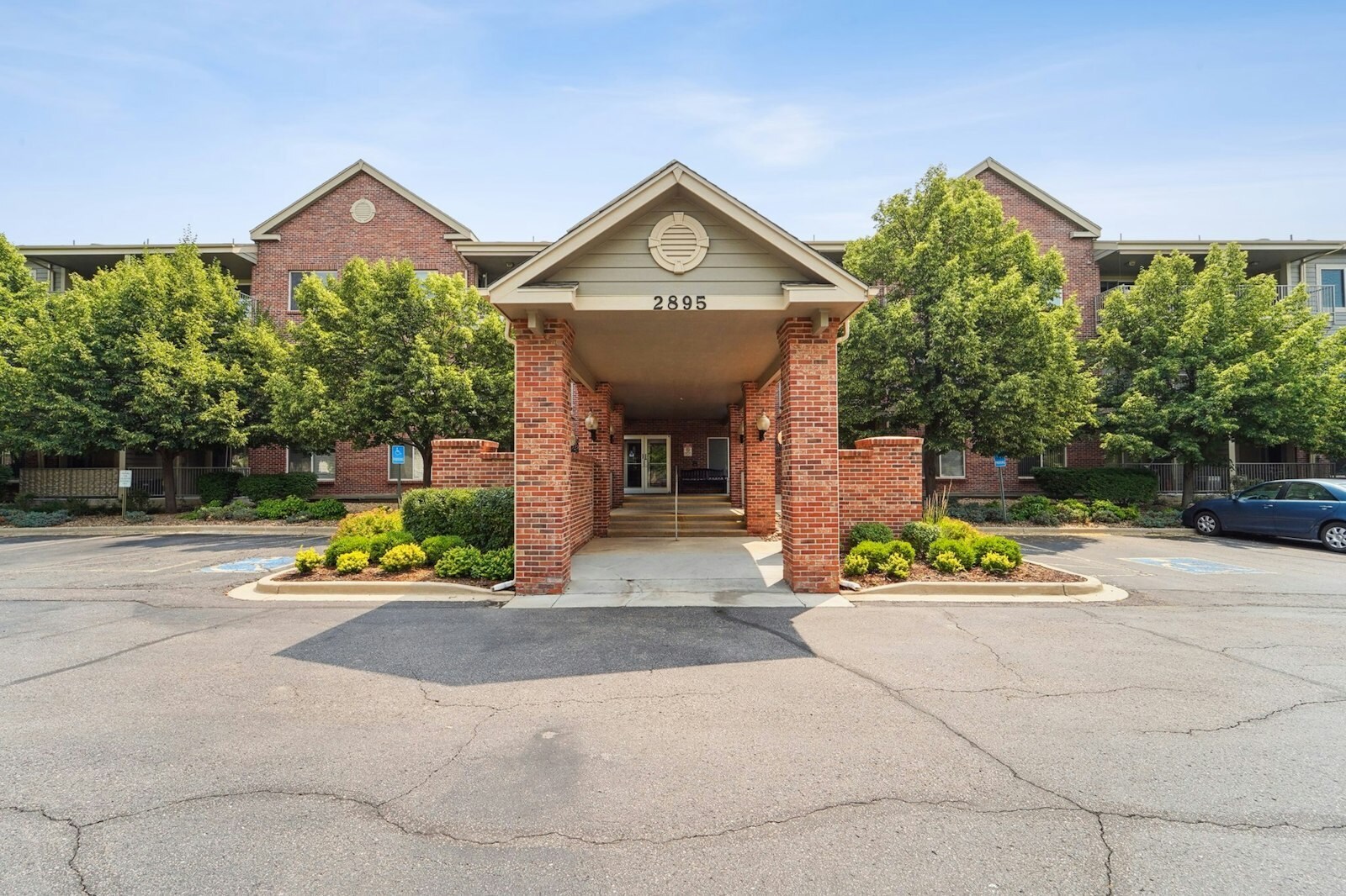 2895 W Riverwalk Cir Unit 104L, Littleton, CO 80123 - Condo for Rent in ...