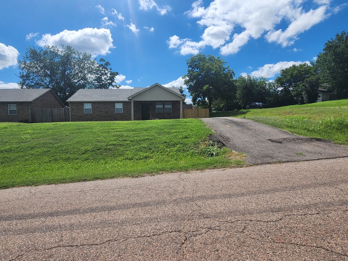 1303 S Iowa Ave, Chandler, OK 74834 - House Rental in Chandler, OK ...