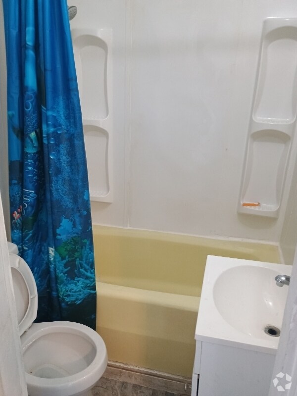 Apartments for Rent with a Swimming Pool in Ronco PA