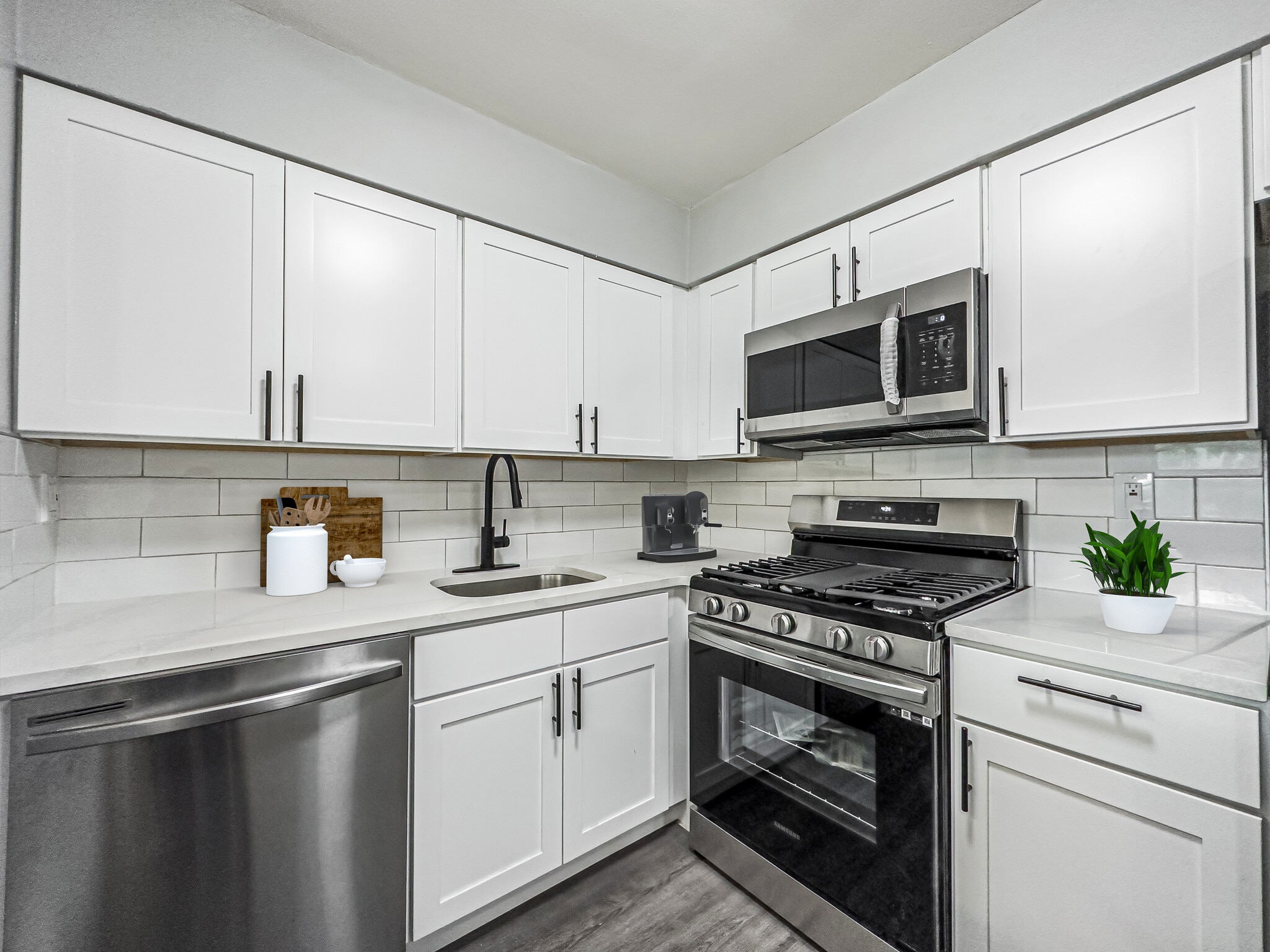 Plaza Apartments - 39 N Pine Ave Maple Shade Township, NJ 08052 ...