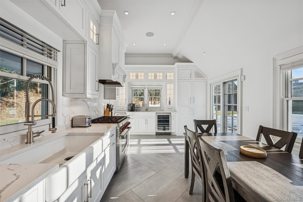 30 Club Ln, Remsenburg-Speonk, NY 11960 - House Rental in Remsenburg ...