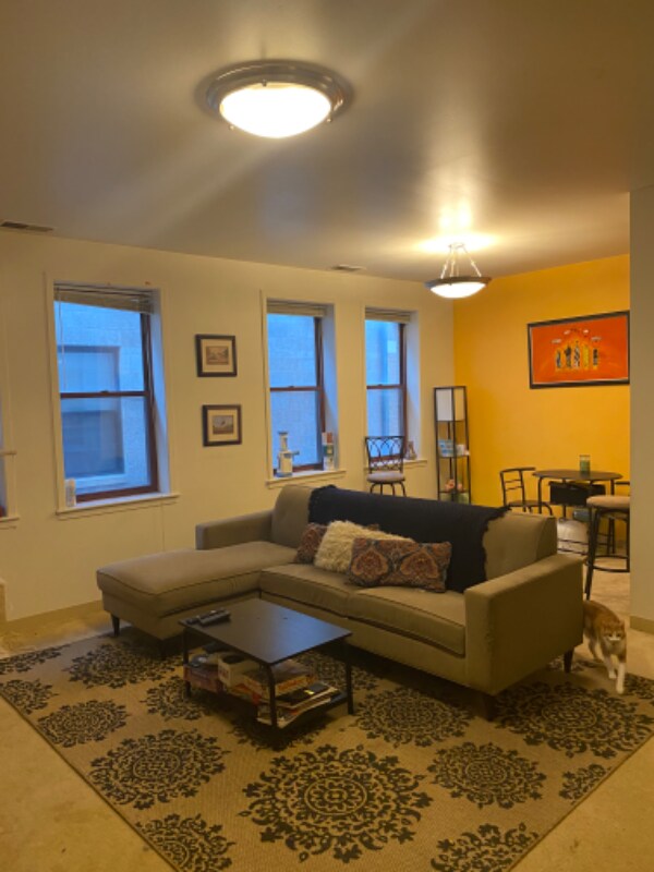 826 E 38th St, Chicago, IL 60653 | Apartments.com