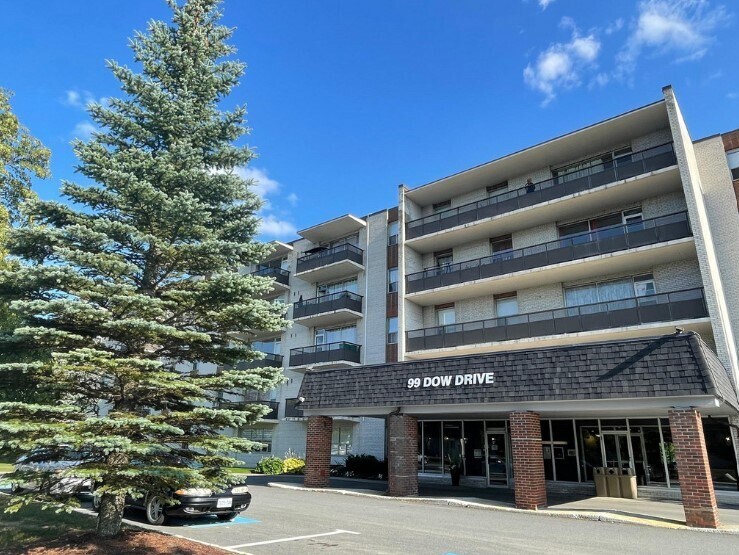 West Side Village Townhomes & Apartments Apartments - 10-120 Dow Dr ...