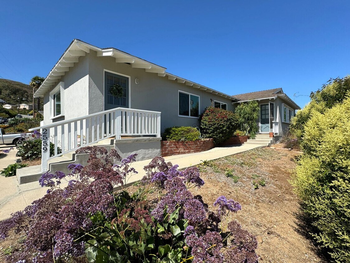 2559-2561 Sunset Dr Unit 2561, Ventura, CA 93001 - Room for Rent in Ventura, CA | Apartments.com