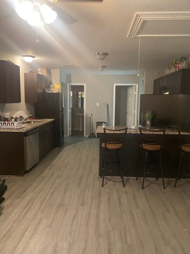 Villa Capri Apartments for Rent with High Ceilings - Prairie View, TX ...