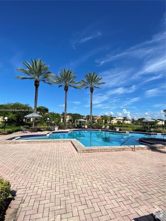 Gardens North Condominium Apartments for Rent with a Walk-In Closet ...
