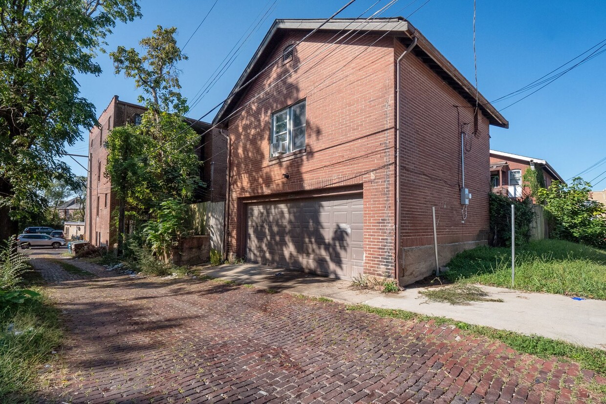 3948 S Grand Blvd Unit Rear, St. Louis, MO 63118 - Room for Rent in St ...