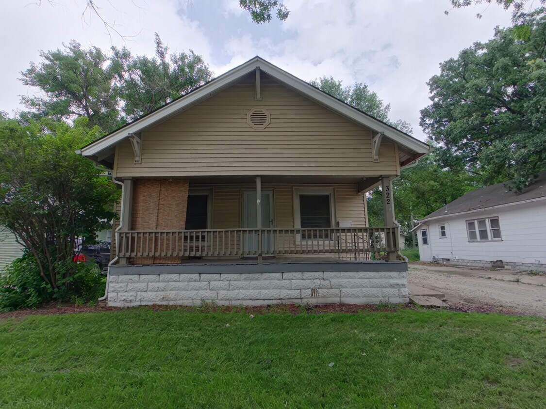 322 N Spruce St Unit Front, Wichita, KS 67214 - Room for Rent in ...